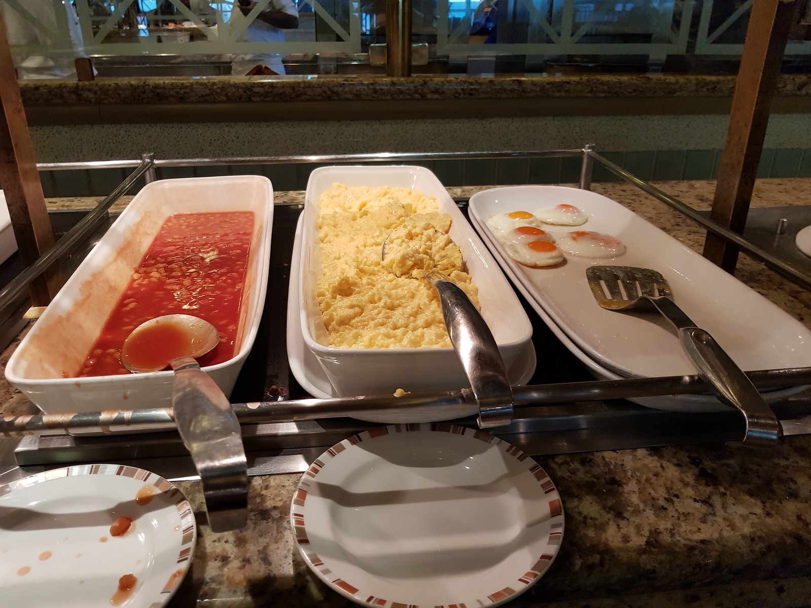 azura-buffet-break1 – Brits On A Ship